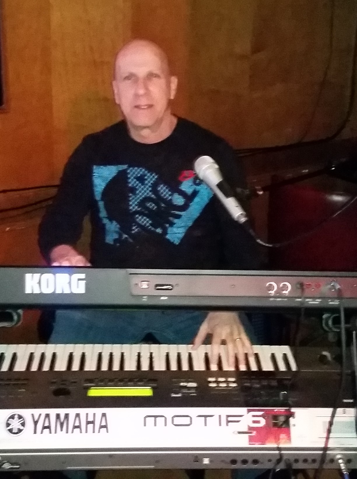 Elder Audience » Blog Archive » Dave Aston- Sing-A-Long Piano Through ...