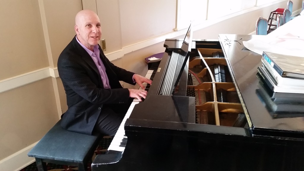 Elder Audience » Blog Archive » Dave Aston- Sing-A-Long Piano Through ...